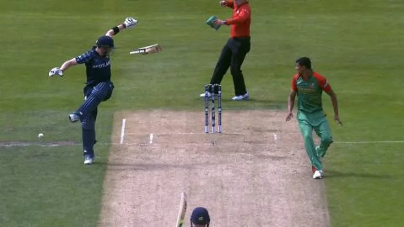 Berrington blocks 4 from non-strikers end! | ICC Cricket World Cup ...