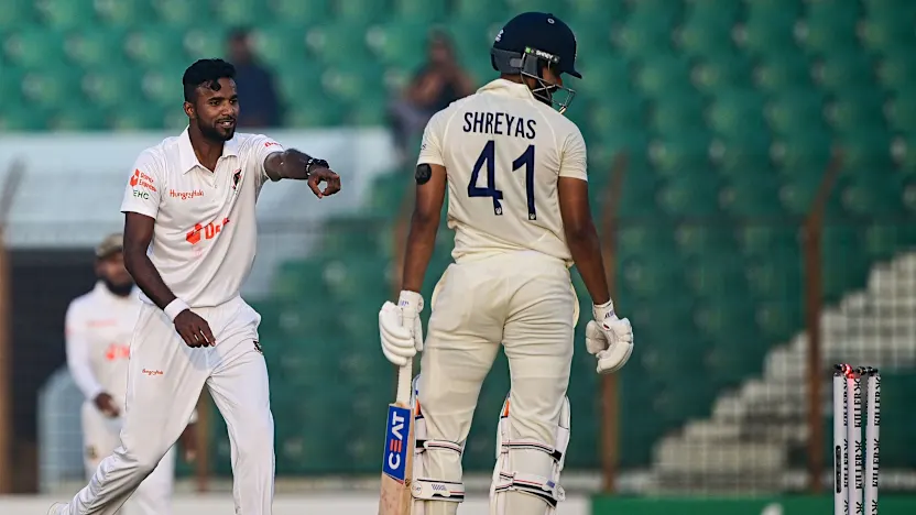 Shreyas Iyer reprieved after bails fail to dislodge | ICC