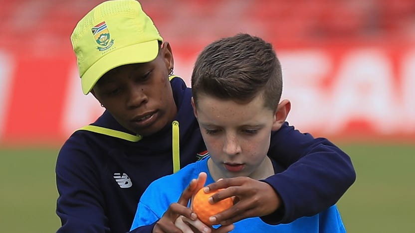 Luus and South Africa team-mates help put school children through their ...