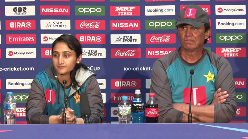 26 February - Canberra - Pakistan Captain Bismah Maroof and Coach ...