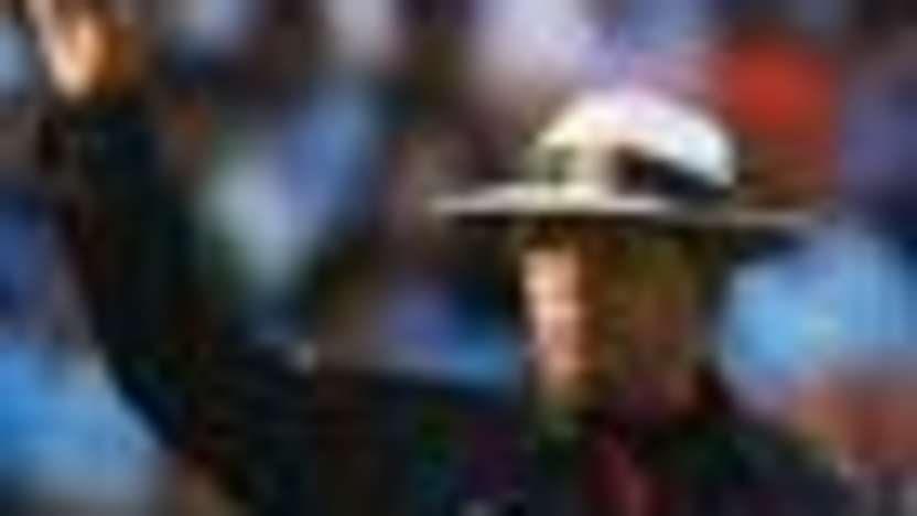 Asoka de Silva honoured for reaching 100-ODI landmark