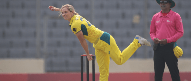 Returning spinner earns central contract as 17-strong Australian list named